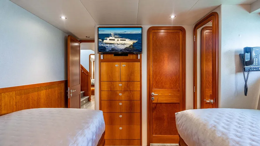 KEMOSABE yacht for charter (Westport, 34.14m, 2007)